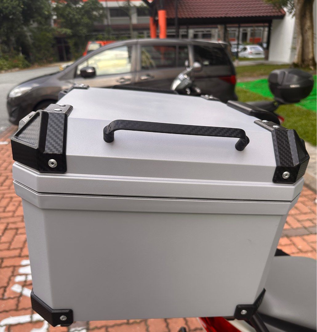 Plastic 55L Aluminium look alike box, Motorcycles, Motorcycle ...