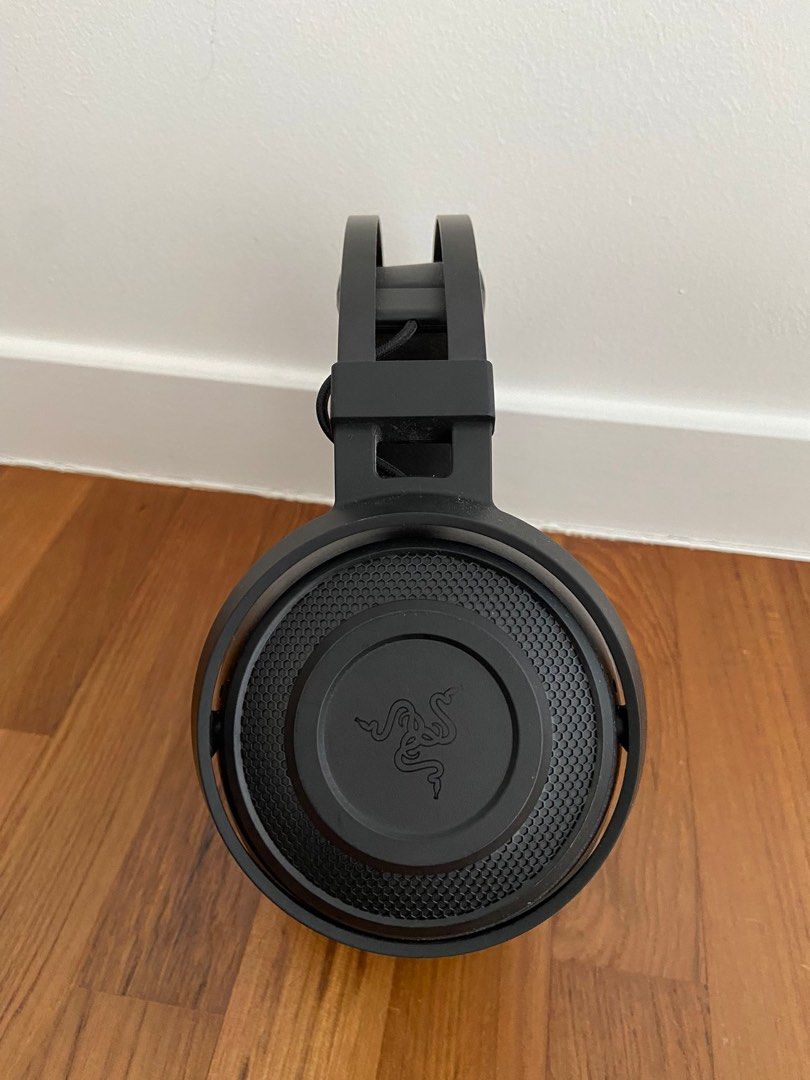 Raza Nari Essential - wireless Gaming Headset with microphone. LIKE NEW ...