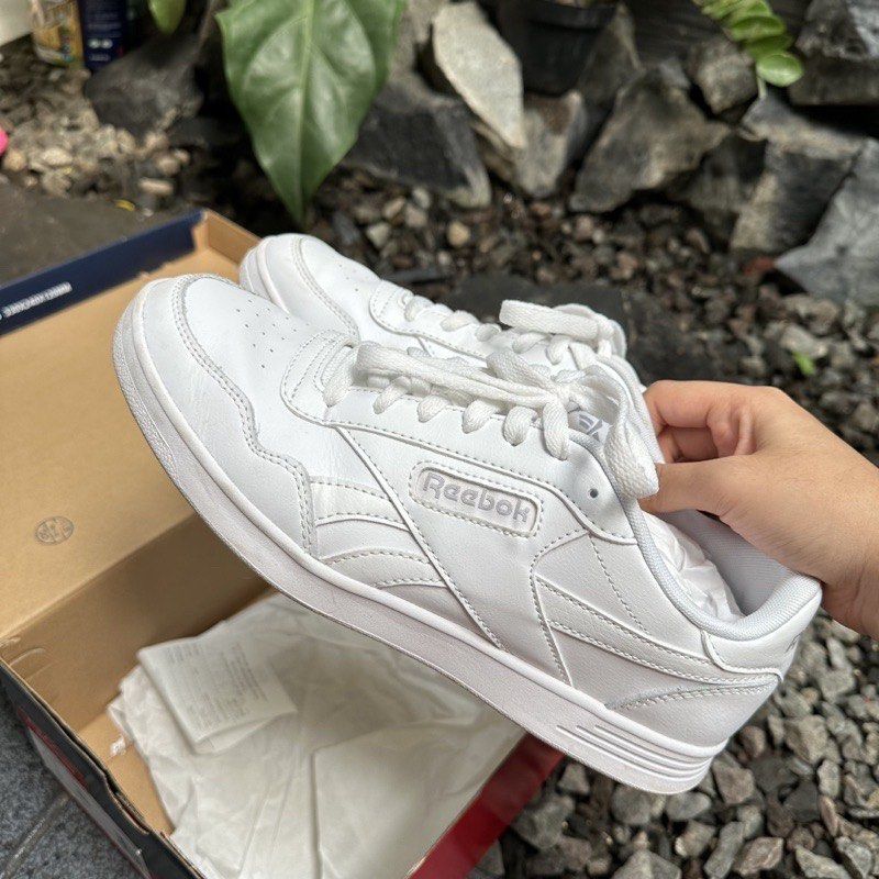 Reebok Court Advance Unisex Lifestyle Shoes - White - 42 on Carousell
