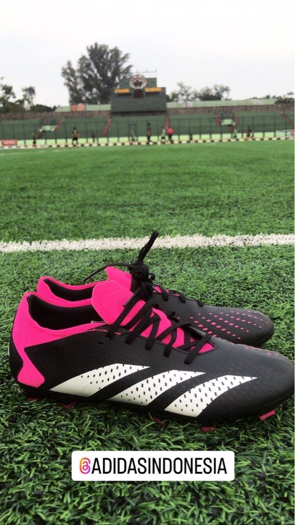 Sepatu Bola Adidas Predator