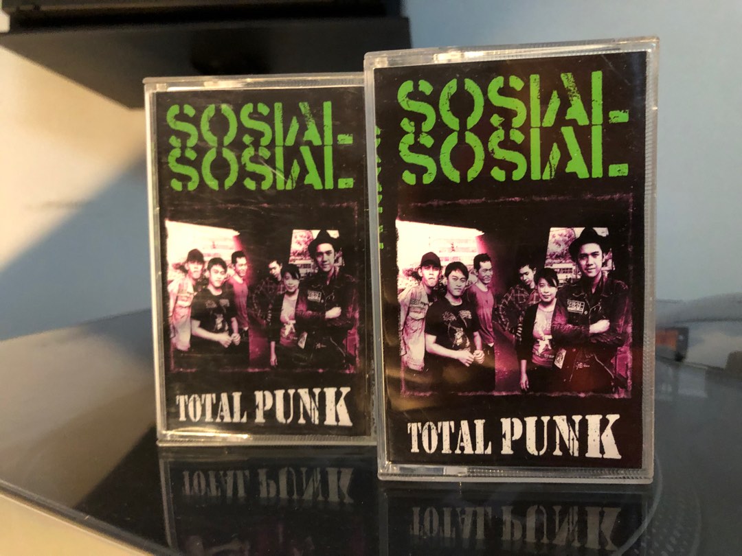 sosial sosial total punk kaset Cassette, Hobbies & Toys, Music & Media ...
