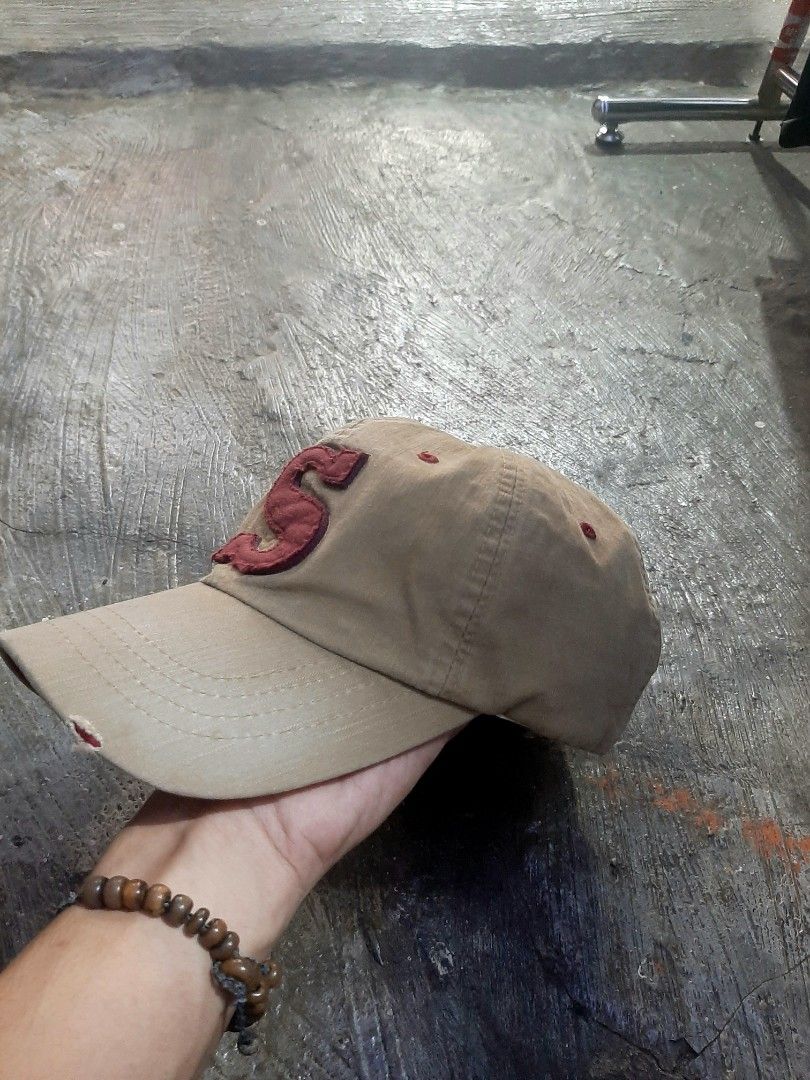 Topi logo S, Fesyen Pria, Aksesoris, Topi di Carousell