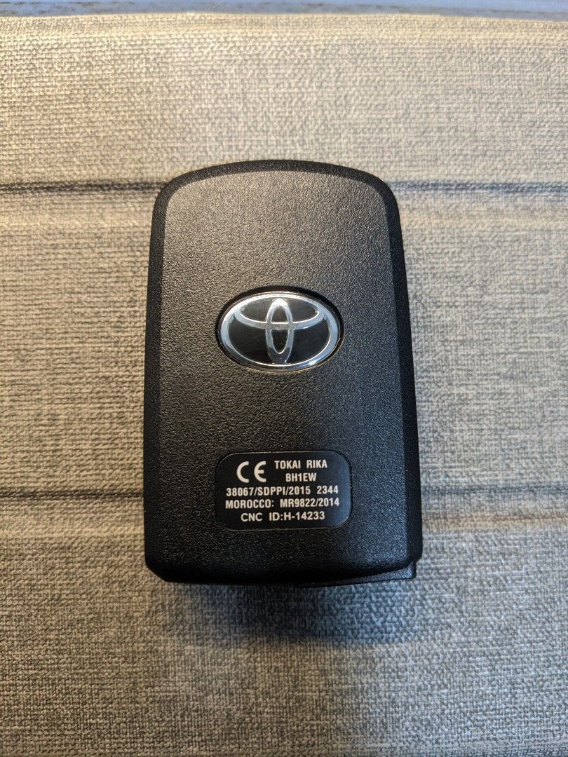 Toyota Harrier Turbo Smart Key : 3 and 4 Button available., Car ...