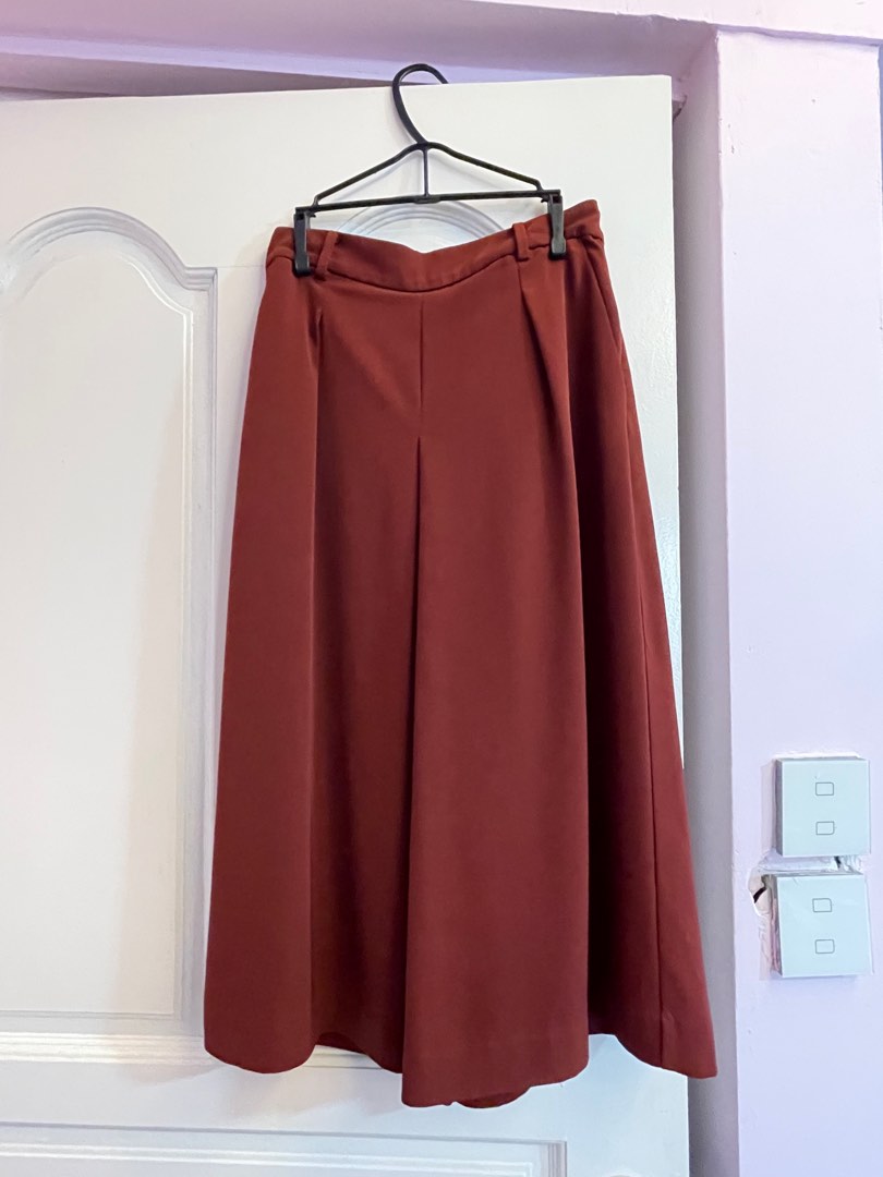 Uniqlo Pants (Red), Women's Fashion, Bottoms, Other Bottoms on Carousell