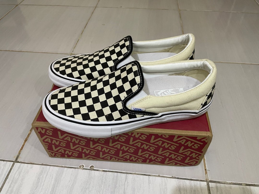 Vans slip on pro checkerboard, Fesyen Pria, Sepatu , Sneakers di Carousell