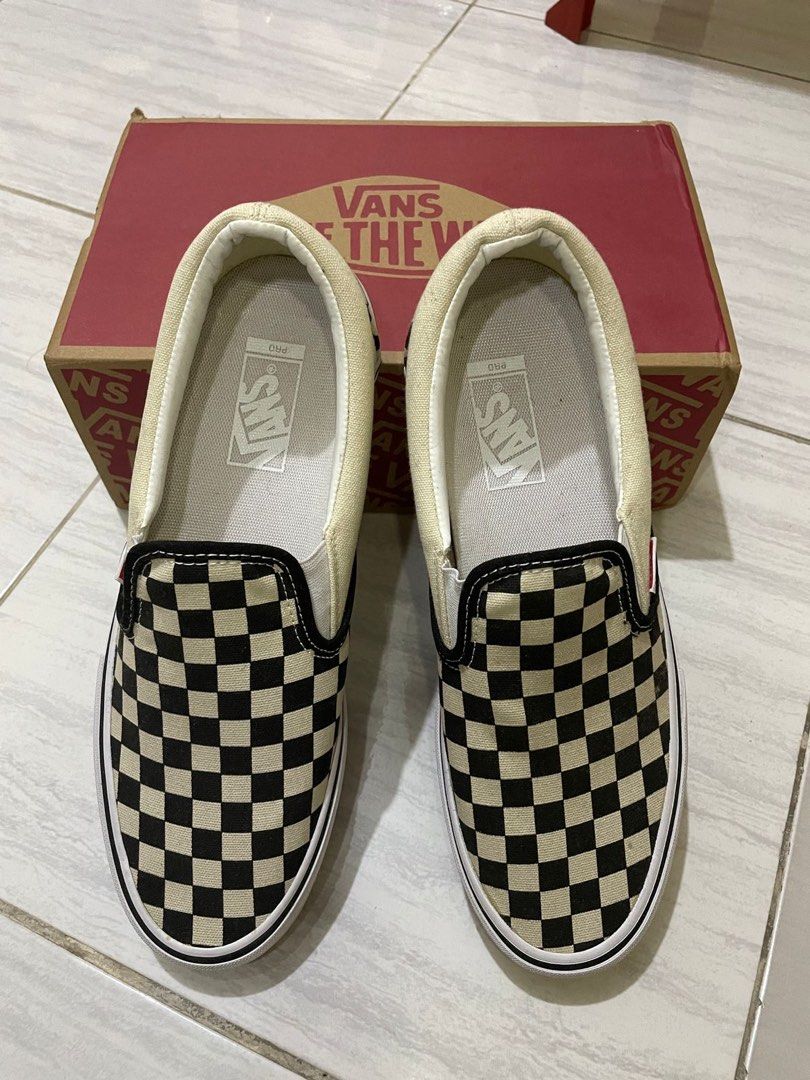 Vans slip on pro checkerboard, Fesyen Pria, Sepatu , Sneakers di Carousell