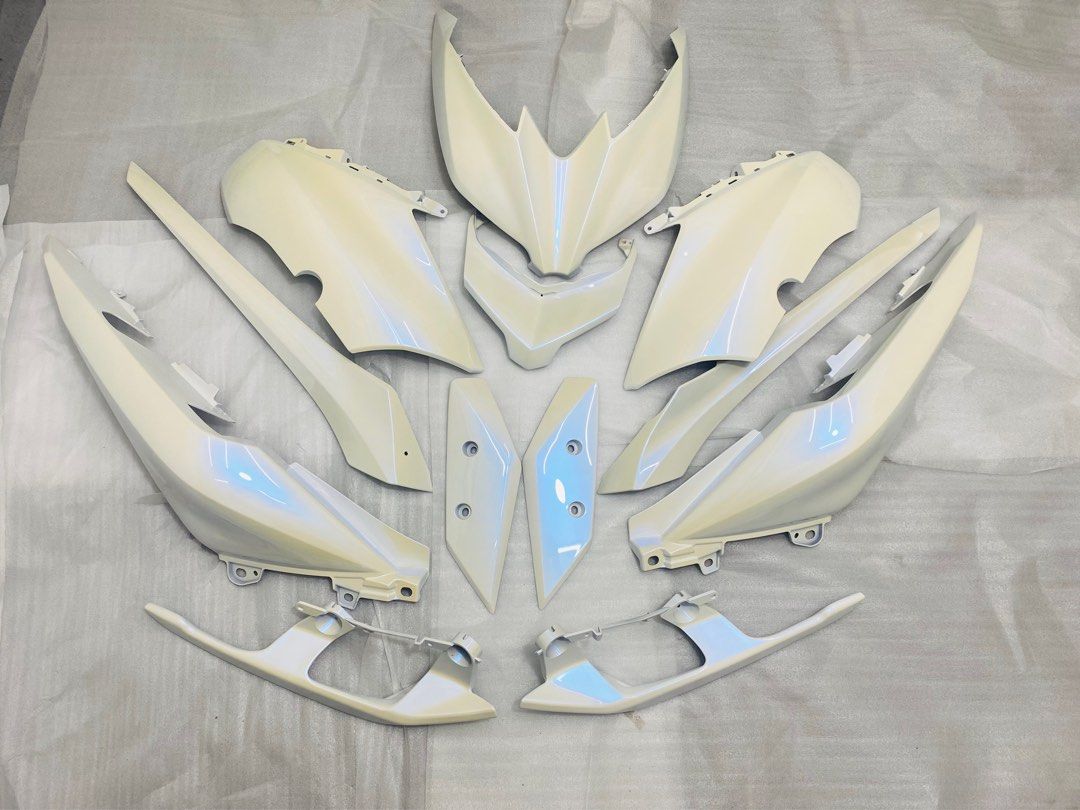 Xmax new Coverset 100% original parts+respray, Motorcycles, Motorcycle ...