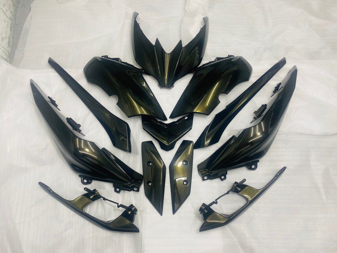 Xmax new Coverset 100% original parts+respray, Motorcycles, Motorcycle ...