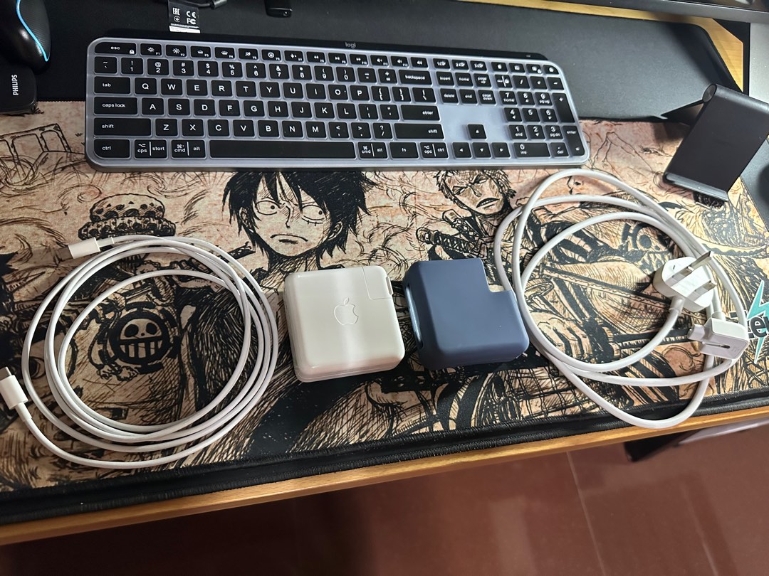 APPLE 61W USB-C Power Adapter, Computers & Tech, Parts & Accessories ...