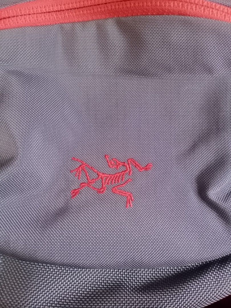 ARC'TYREX WAISTPACK SLING BAG, Men's Fashion, Bags, Belt bags, Clutches ...