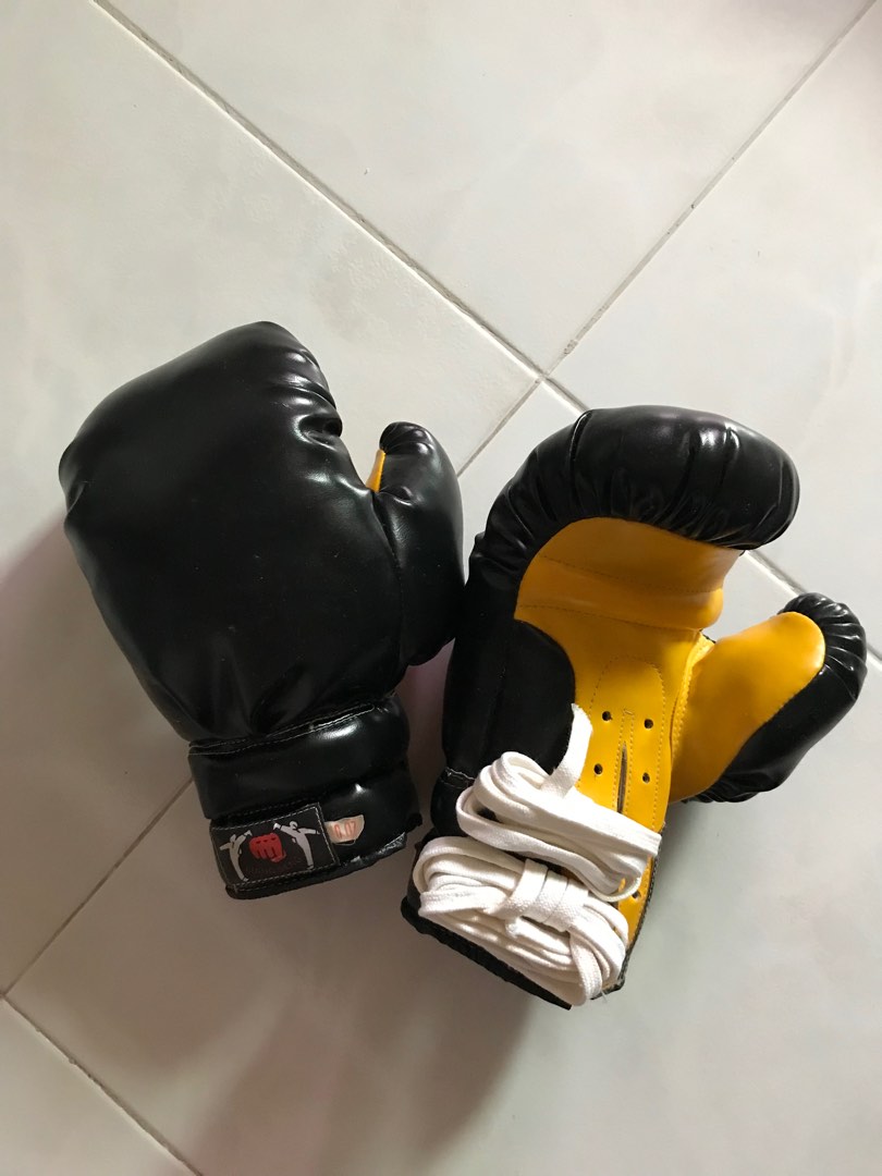 Boxing gloves (10 oz), Hobbies & Toys, Toys & Games on Carousell