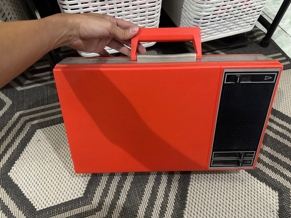 Crosley vintage portable vinyl player, Audio, Portable Music Players on ...