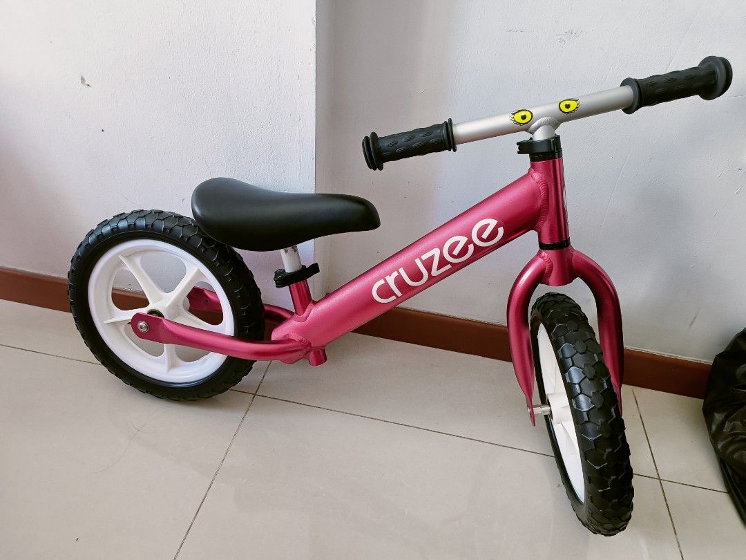 Cruzee Balance Bike, Sports Equipment, Bicycles & Parts, Bicycles on Carousell
