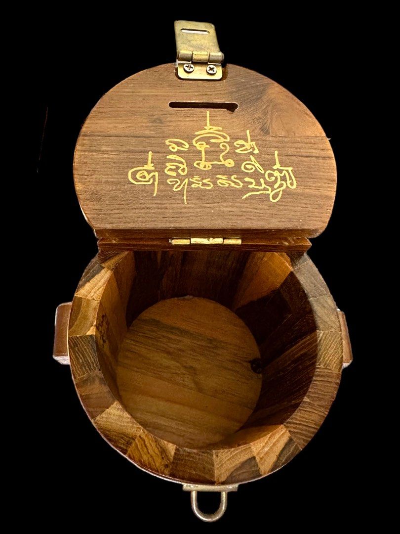 Full hand yant wealth bucket BE2555 by LP SamAng of Wat Bahn Phra ...