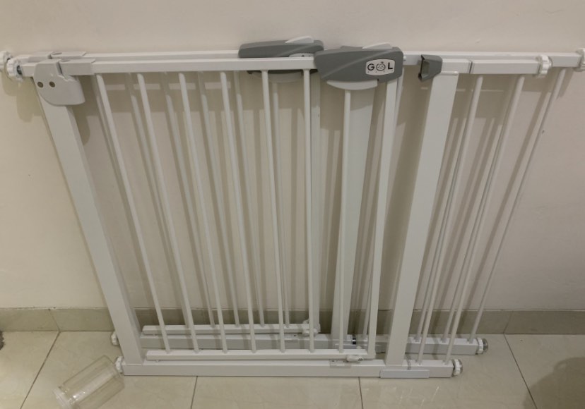 GOL Baby Safety Gate, Bayi & Anak, Lainnya di Carousell