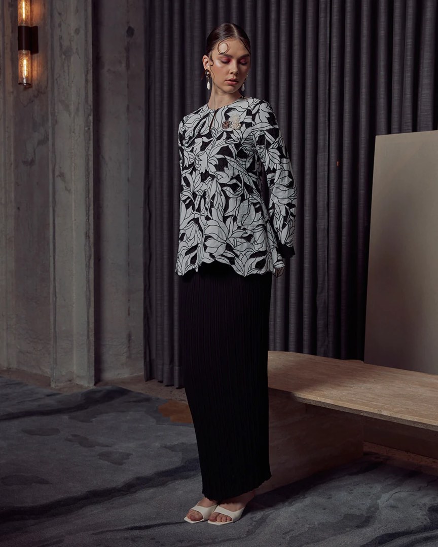 innai & co Mia Kurung, Women's Fashion, Muslimah Fashion, Baju Kurung ...