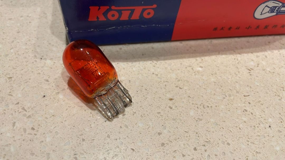 J017) KOITO (JAPAN) T20 X 7440 HALOGEN AMBER SIGNAL LIGHT BULB FOR ...