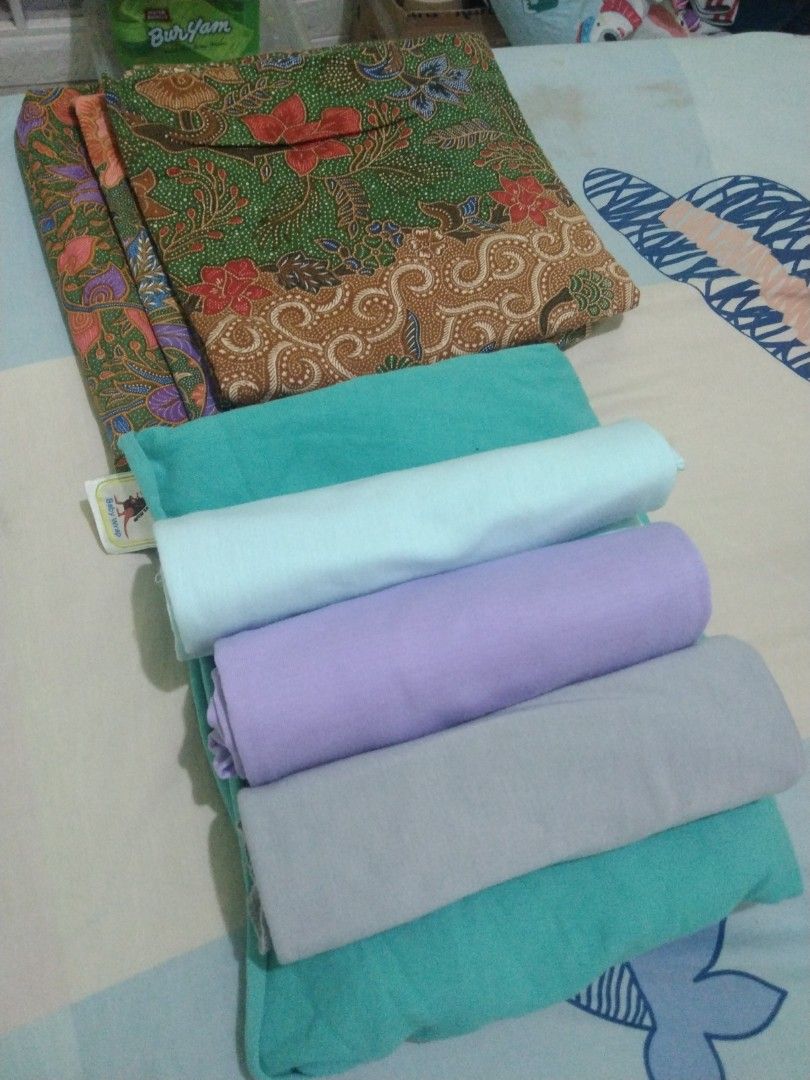 Kain bedong, saring dan gendongan on Carousell Kain bedong, saring dan gendongan on Carousell