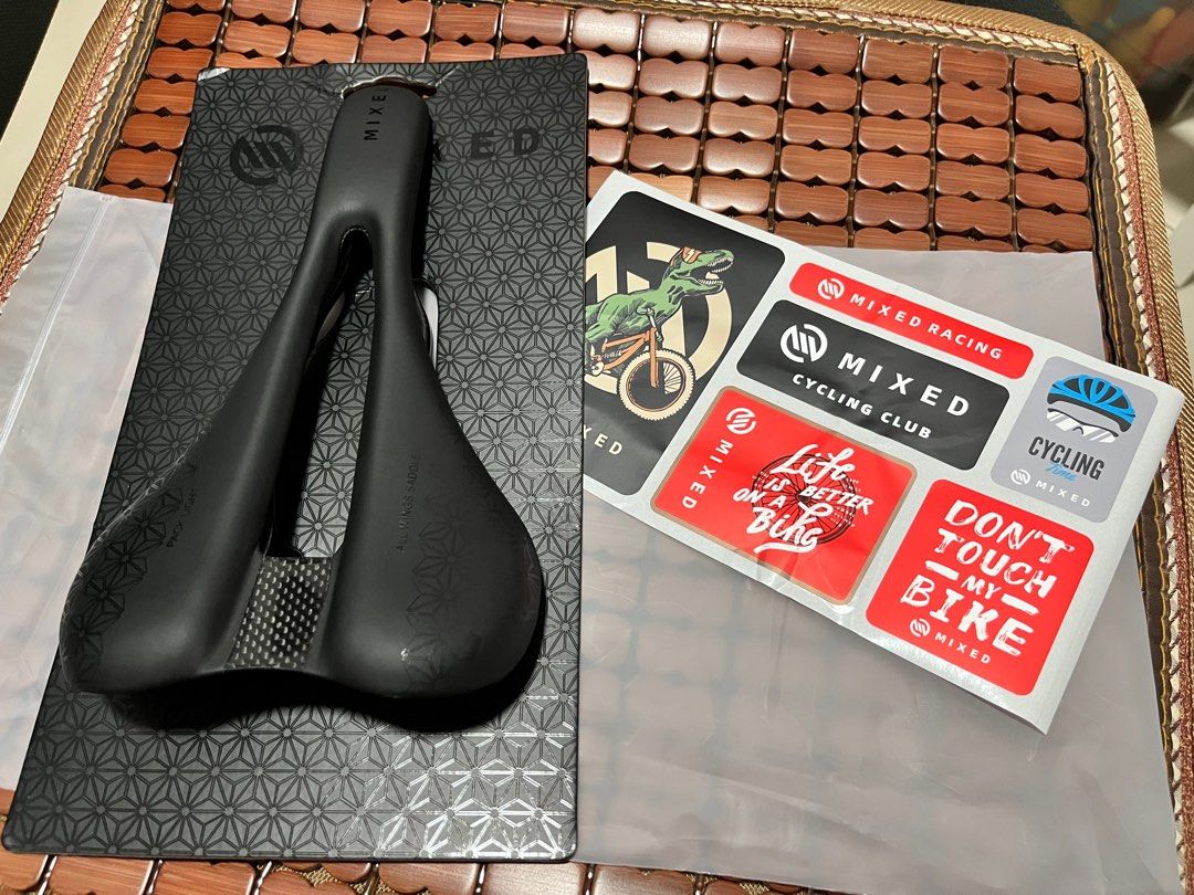 Mixed saddle 7D, Sports Equipment, Bicycles & Parts, Parts & Accessories on Carousell