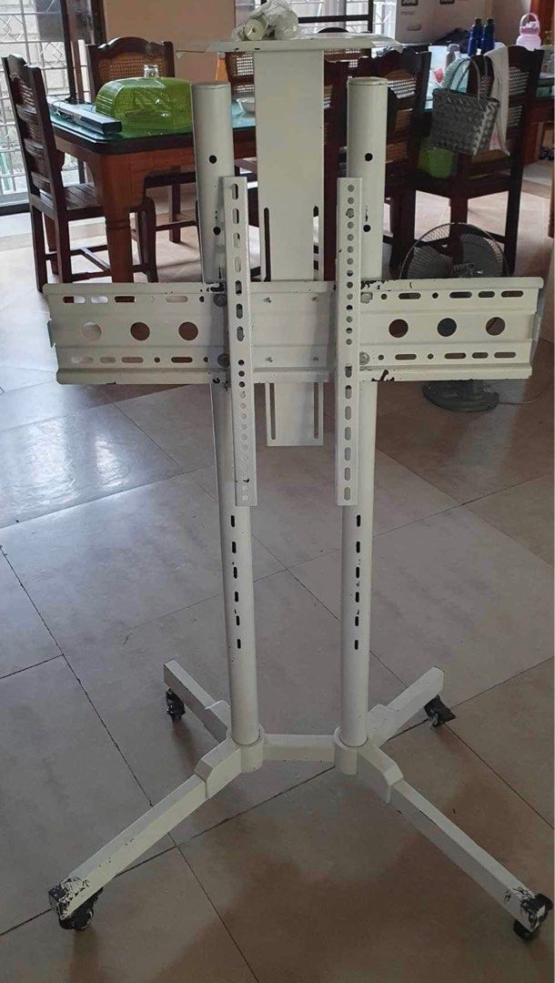 Movable TV Rack with wheels on Carousell