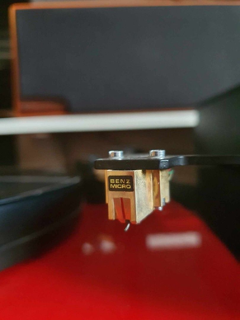 Musical Fidelity Round table on Carousell