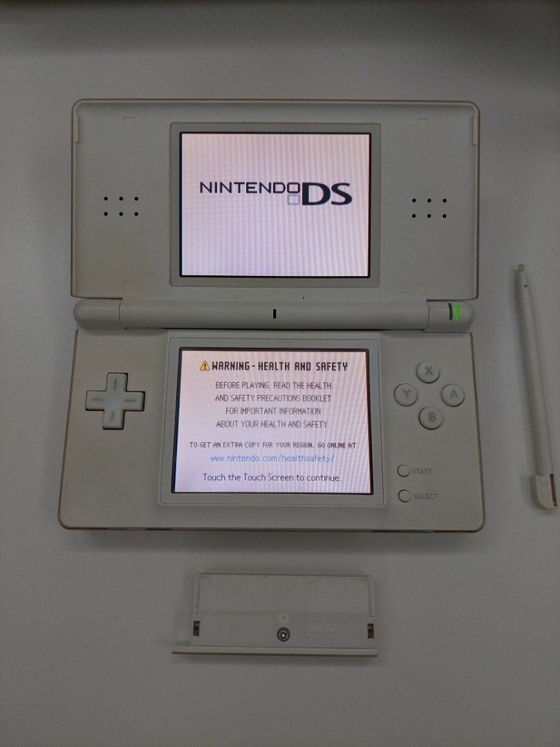 ORIGINAL Nintendo DS Lite White on Carousell