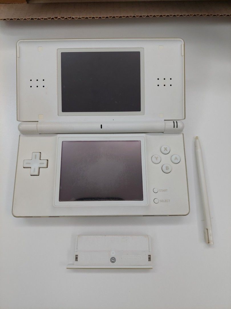 ORIGINAL Nintendo DS Lite White, Video Gaming, Video Game Consoles ...