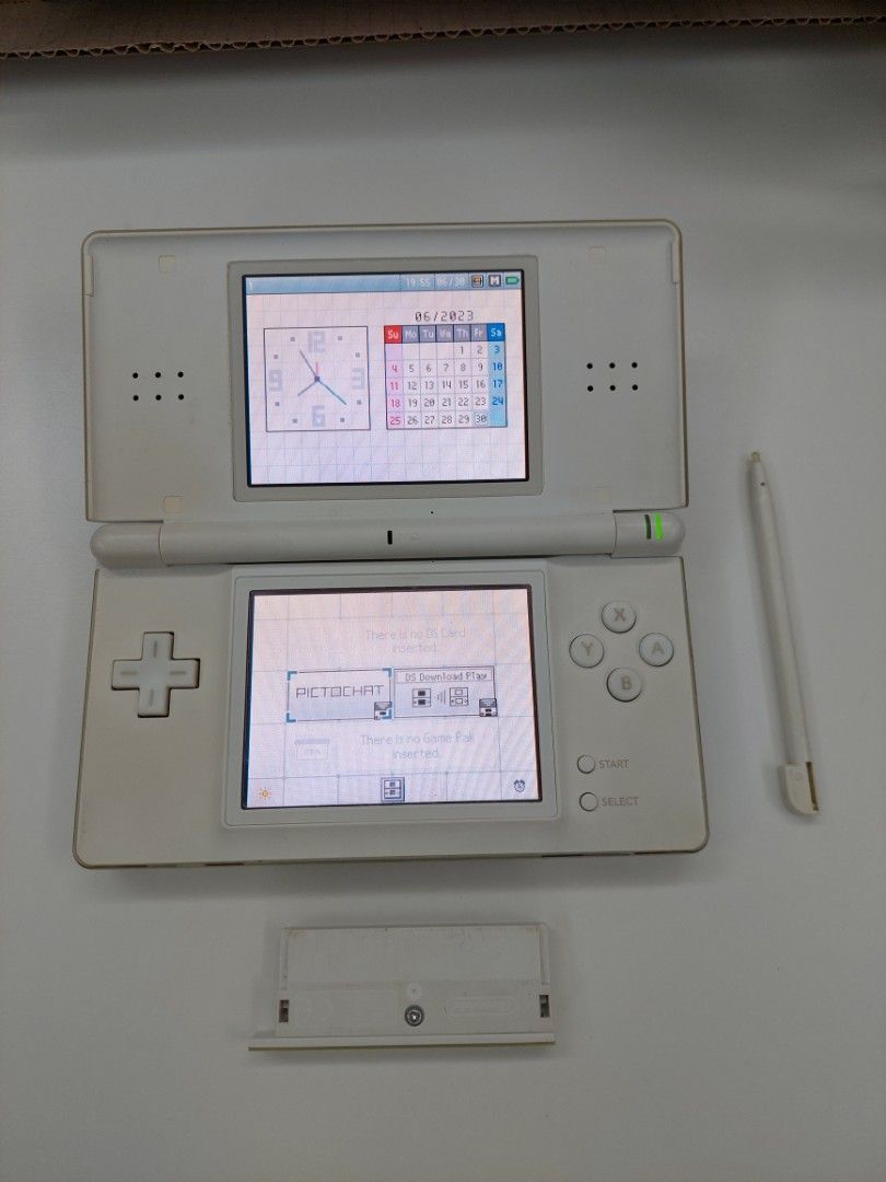 ORIGINAL Nintendo DS Lite White on Carousell