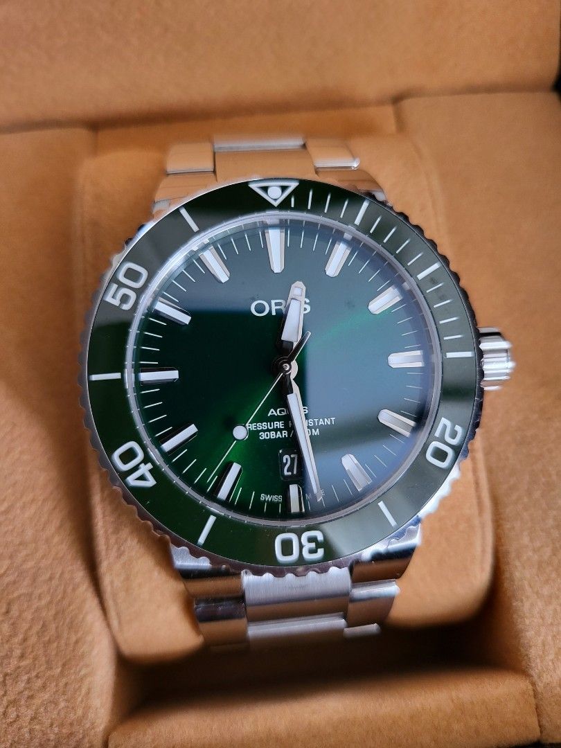 ORIS AQUIS DATE GREEN DIAL WATCH, Luxury, Watches on Carousell