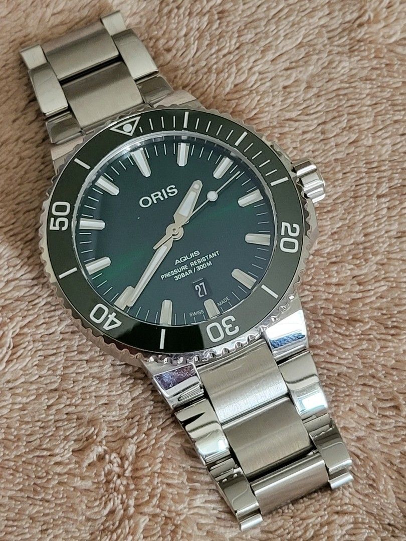 ORIS AQUIS DATE GREEN DIAL WATCH, Luxury, Watches on Carousell