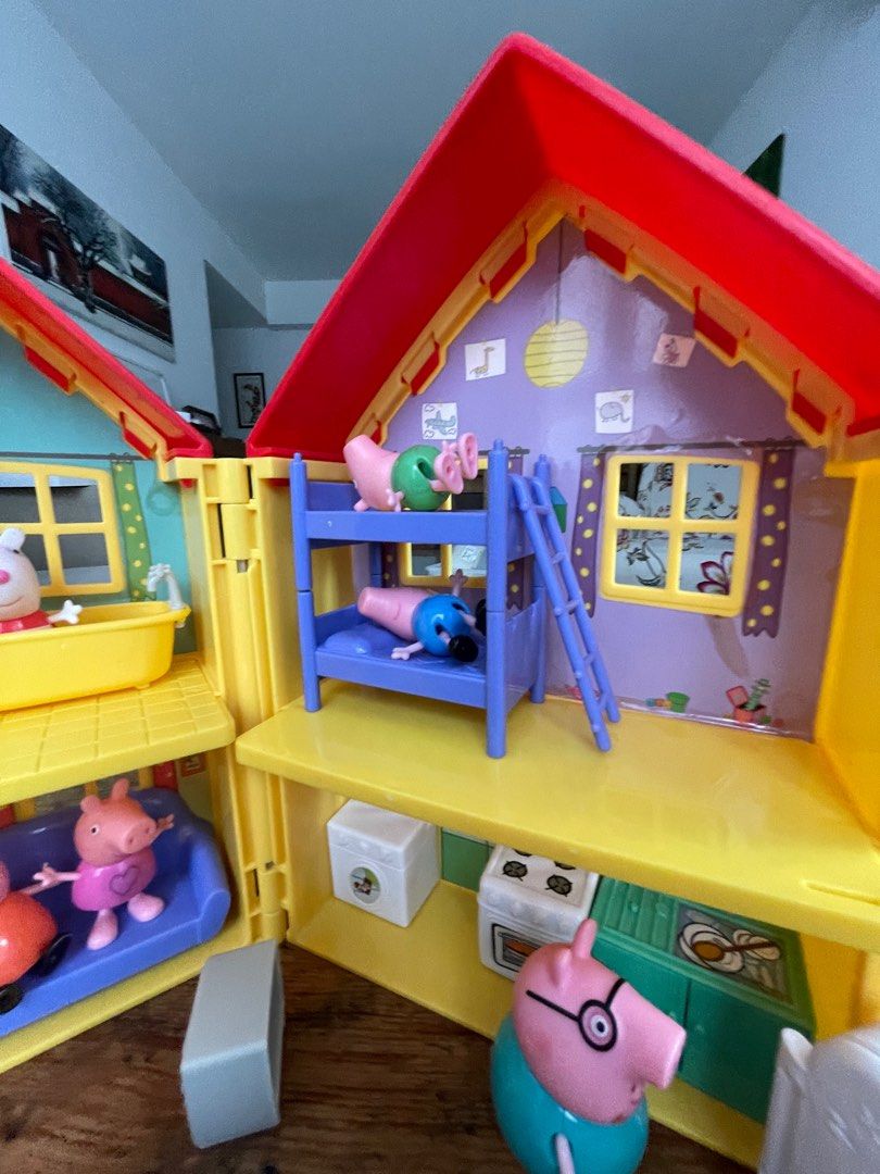 Peppa Pig House, Hobbies & Toys, Toys & Games on Carousell