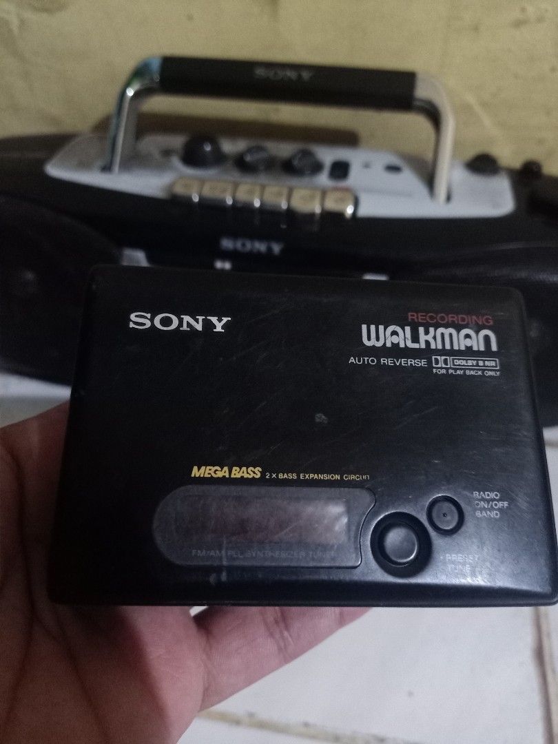 Radio tape sony dan walkman sony, Elektronik, Audio di Carousell