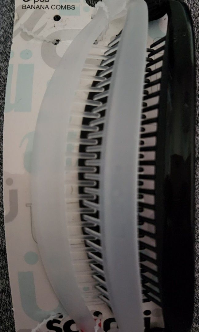 Scunci Banana Comb Clip, Beauty & Personal Care, Hair on Carousell