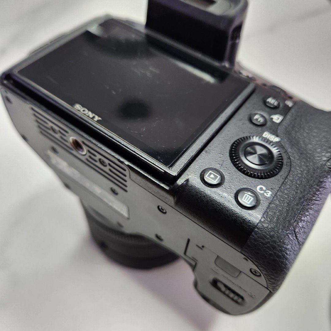 Sony RX 10 iv 4, Photography, Cameras on Carousell