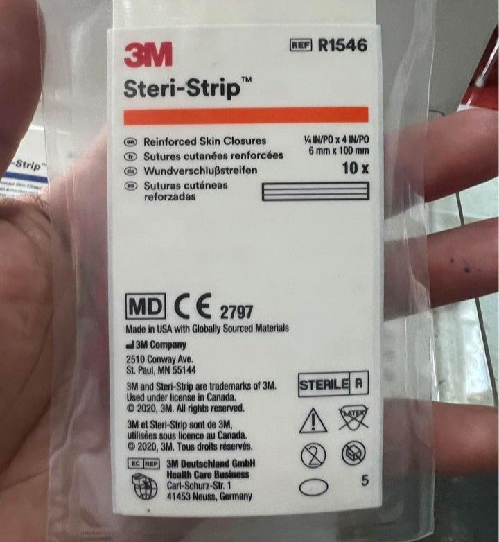 Steri strip 3M, Health & Nutrition, Medical Supplies & Tools on Carousell