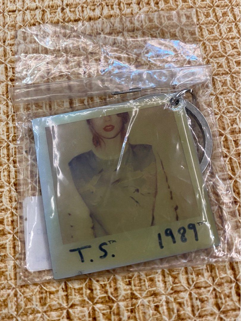 Taylor Swift Lanyard 1989 VIP (Official Merchandise), Women's Fashion ...