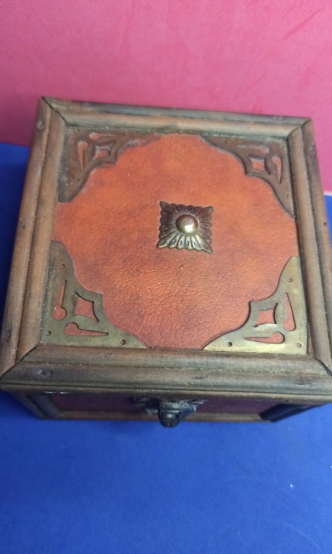 Vintage Square Box with beautiful latch and hinges, Hobbies & Toys, Collectibles & Memorabilia ...