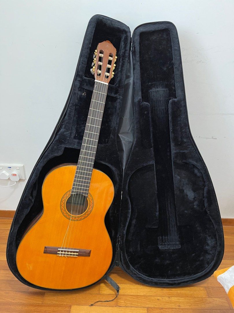 Yamaha C70 Guitar with Casing, Hobbies & Toys, Music & Media, Musical ...