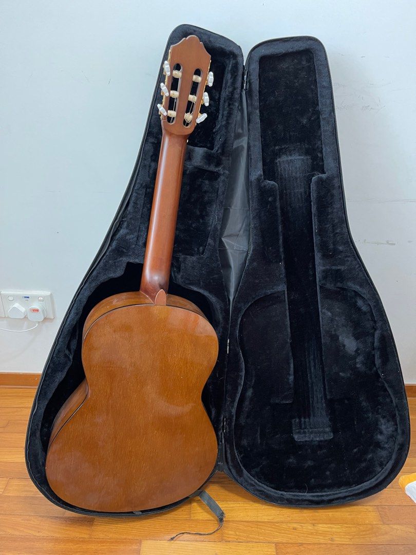 Yamaha C70 Guitar with Casing, Hobbies & Toys, Music & Media, Musical ...