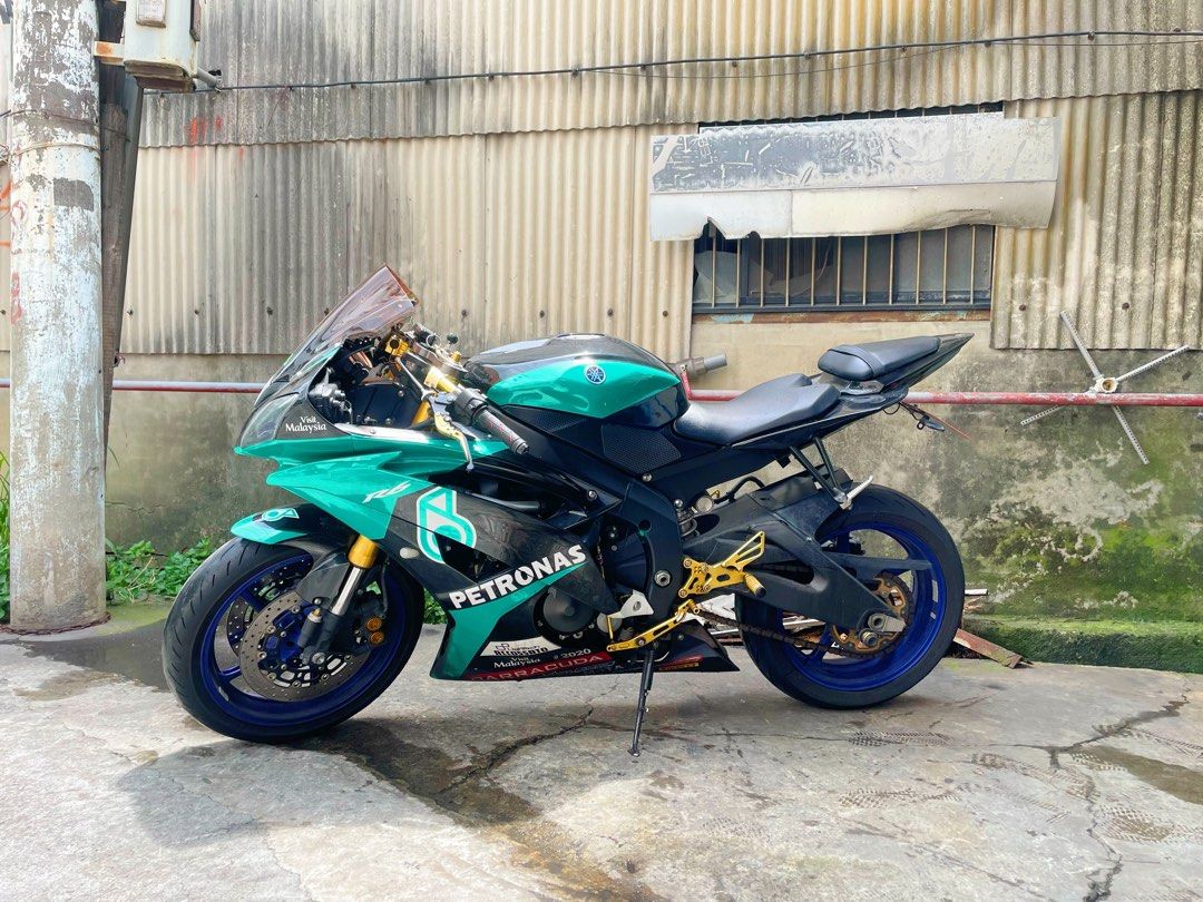 YAMAHA R6, 機車, 重機在旋轉拍賣
