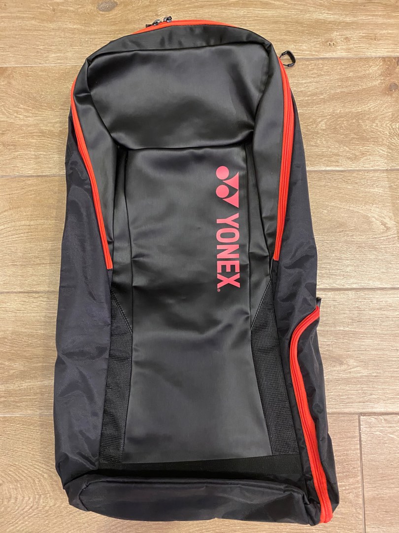 YY Yonex 99%新羽毛球背囊袋(可放網球拍), 運動產品, 運動與體育, 運動與體育 - 球拍和球類運動 - Carousell