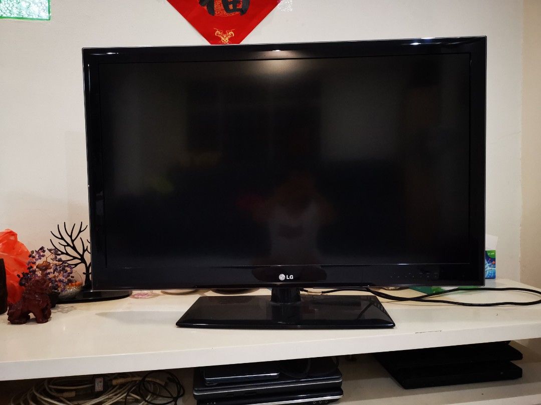 42" LG TV with TV table, TV & Home Appliances, TV & Entertainment, TV on Carousell