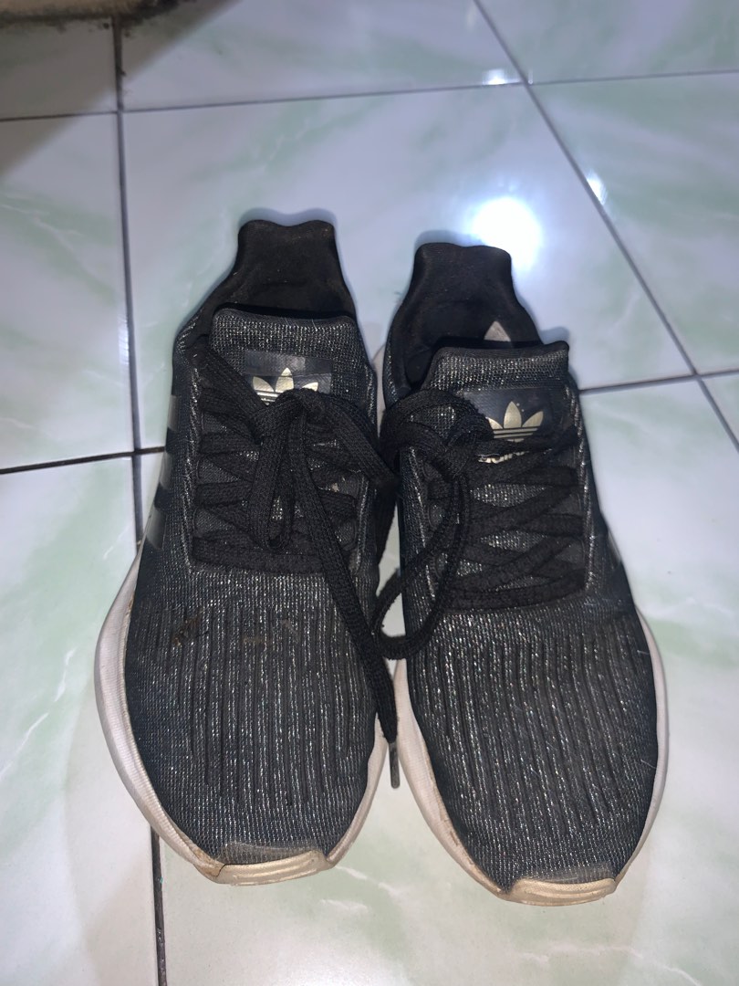 Adidas original, Fesyen Pria, Sepatu , Sneakers di Carousell