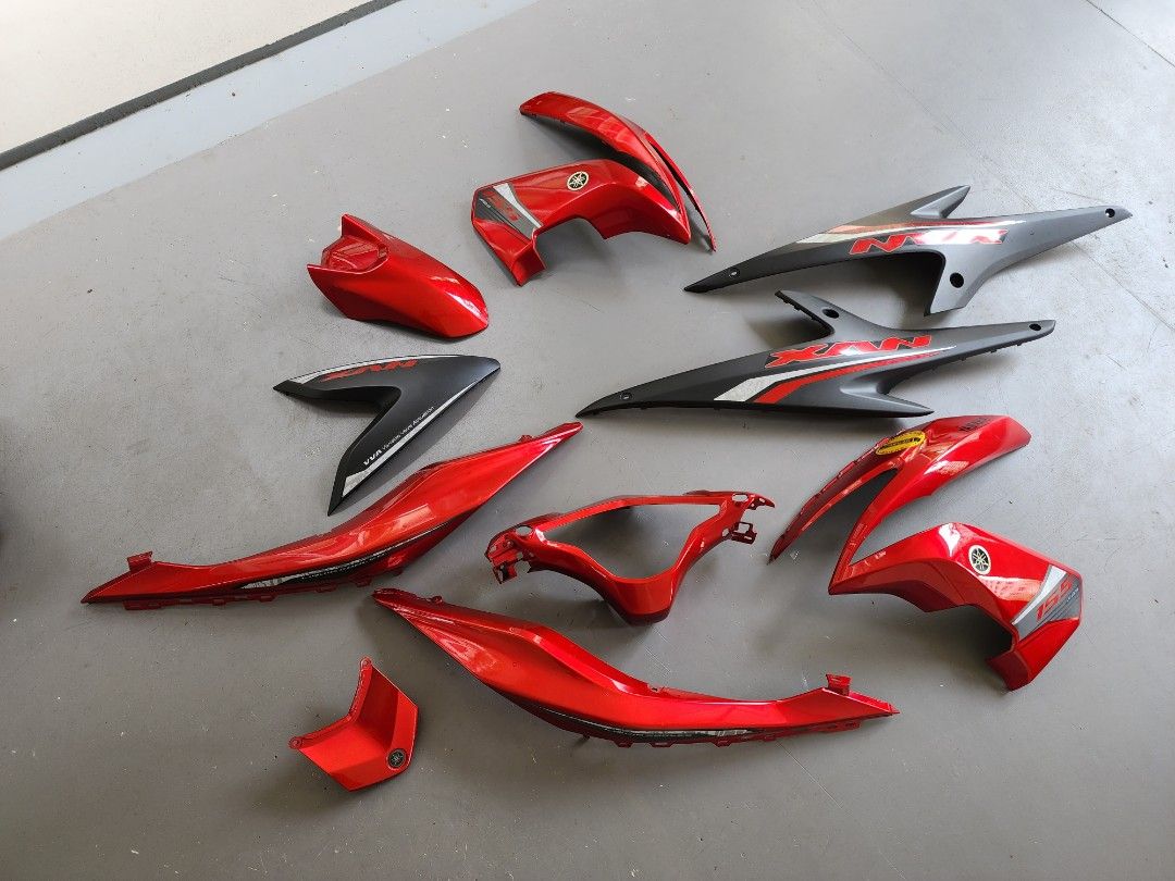 Aerox v1 coverset red & black with free gift, Motorcycles, Motorcycle ...
