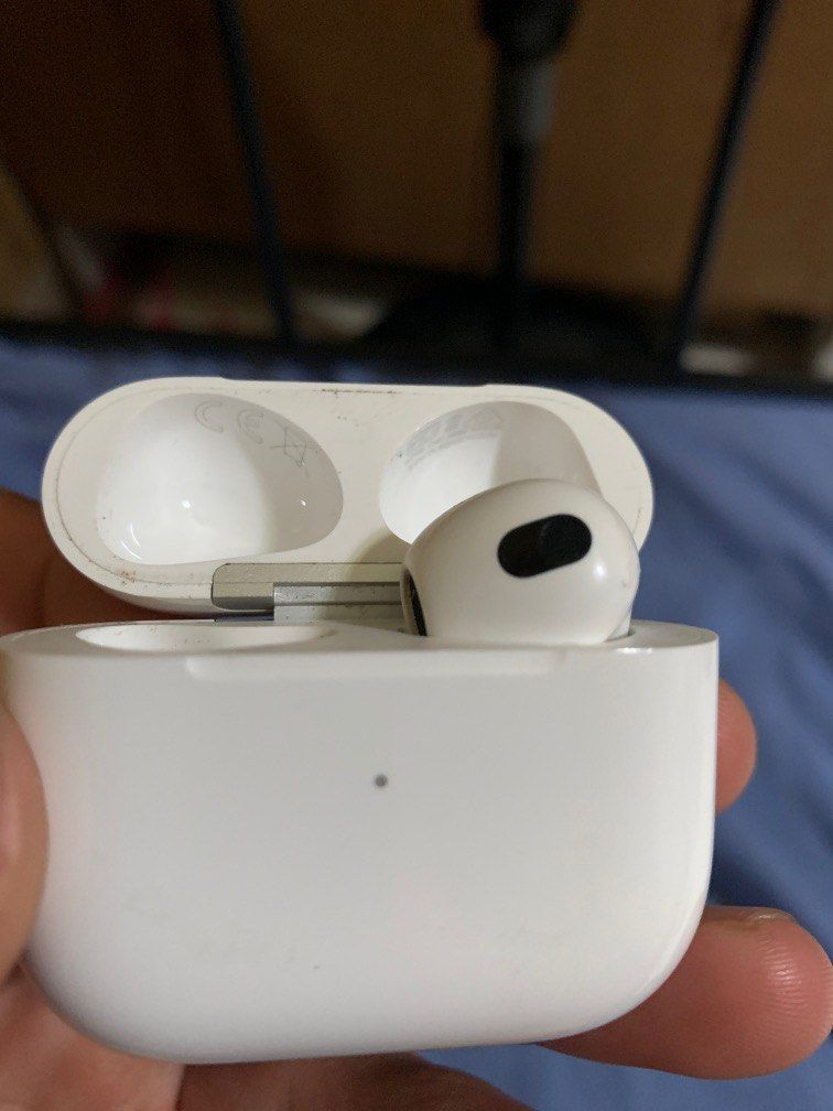 Air pods 3rd gen right and case, Audio, Headphones & Headsets on Carousell