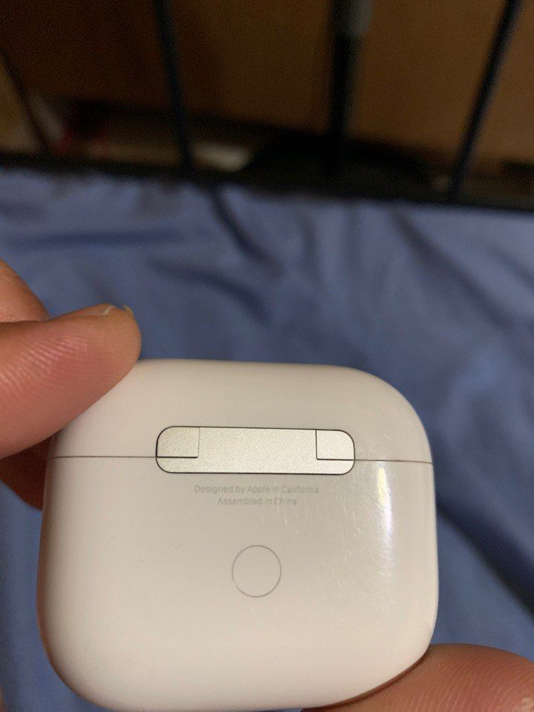 Air pods 3rd gen right and case, Audio, Headphones & Headsets on Carousell