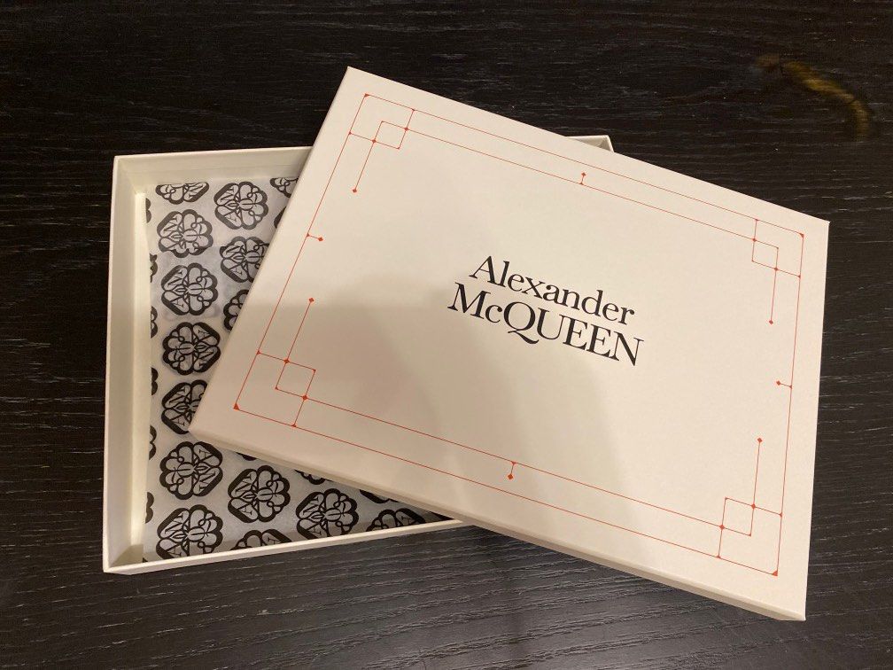 Alexander McQueen box, 女裝, 飾物及配件, 飾物架、飾物盒、飾物收納盒 - Carousell