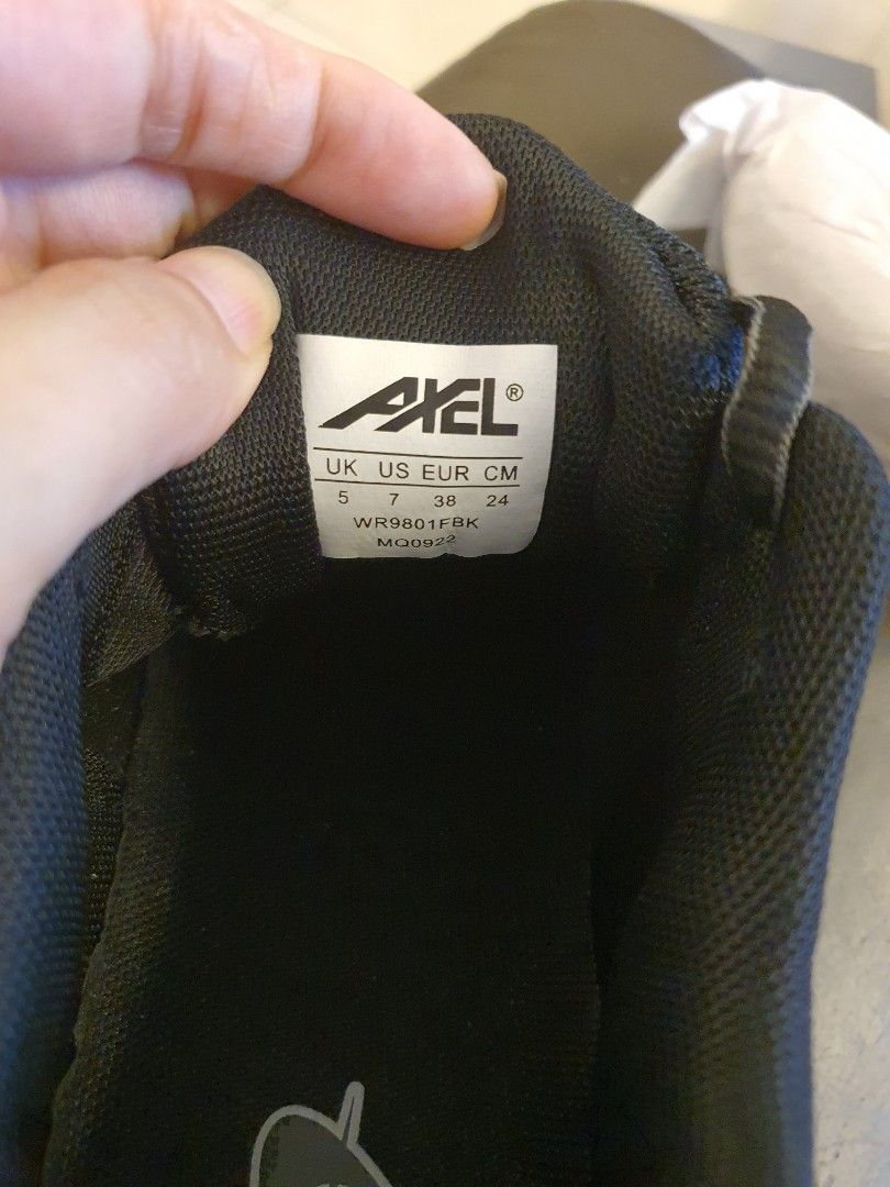 Axel shoes, Women's Fashion, Footwear, Sneakers on Carousell