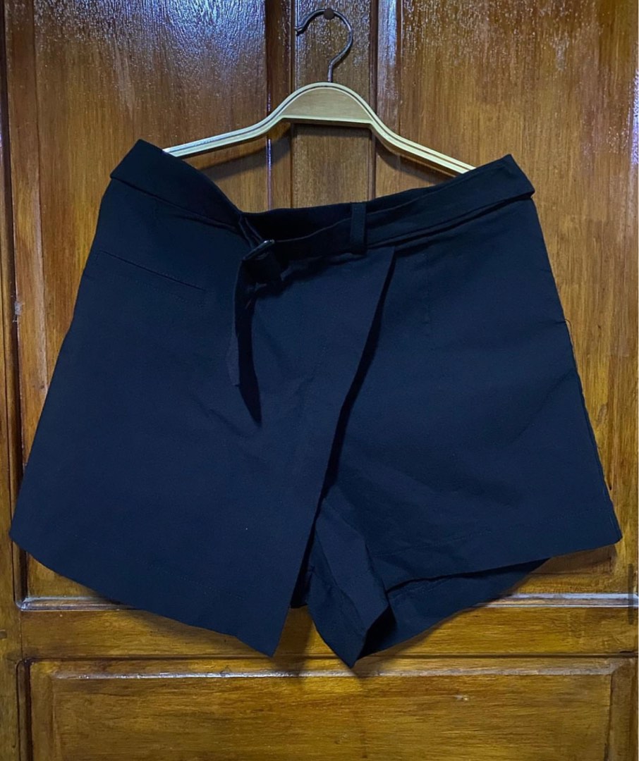 Black skort garterize, Women's Fashion, Bottoms, Other Bottoms on Carousell