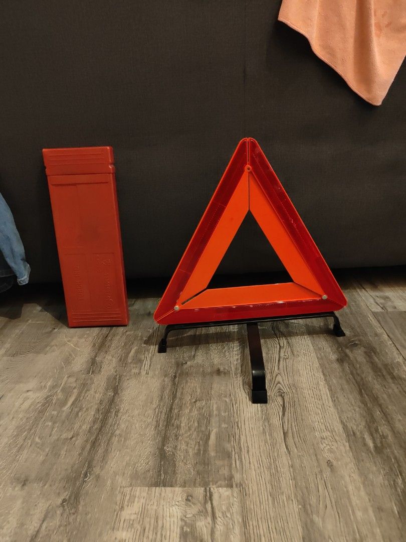 Breakdown vehicle signage with wheel opener, Car Accessories ...